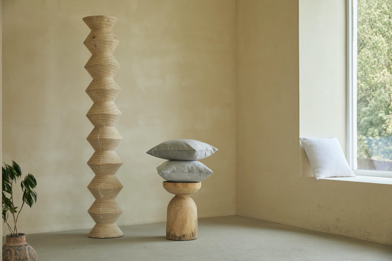 Minimalism and Maximalism: Which Art Style Wins?