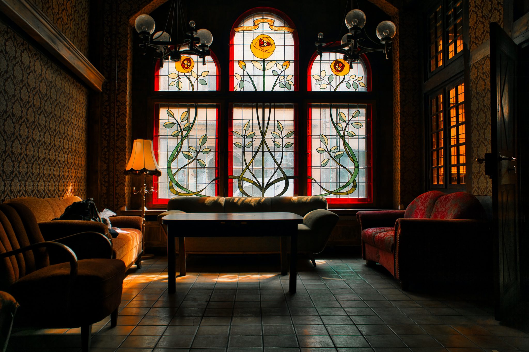 Minimalism and Maximalism: Which Art Style Wins?